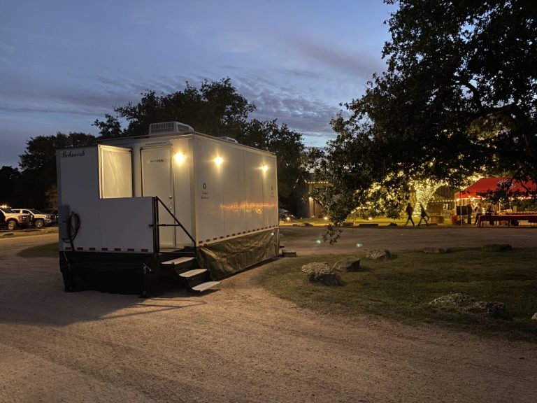 A Royal Flush - Luxury Mobile Restrooms For Rent